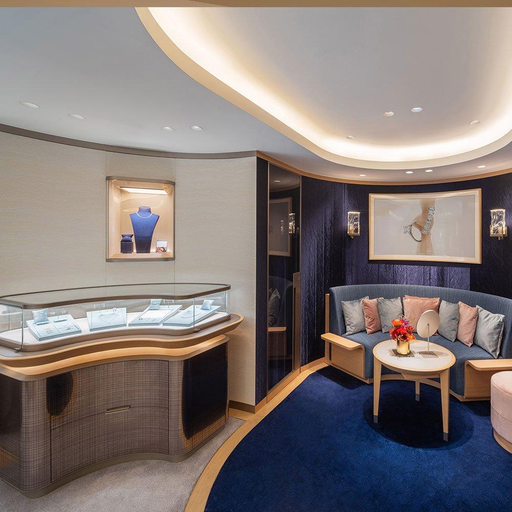 Unveils New Flagship Store in Hong Kong | De Beers DE