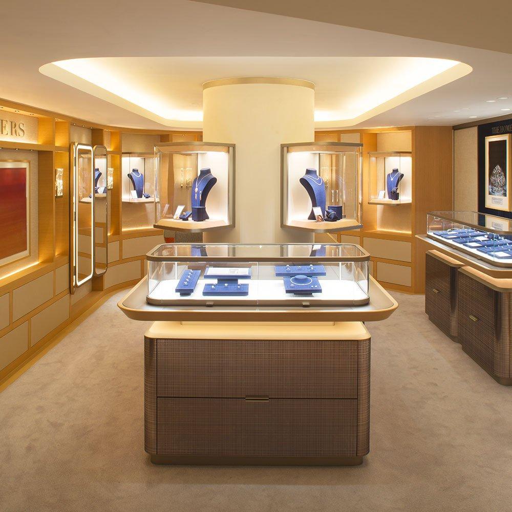 Unveils New Flagship Store in Hong Kong | De Beers UK